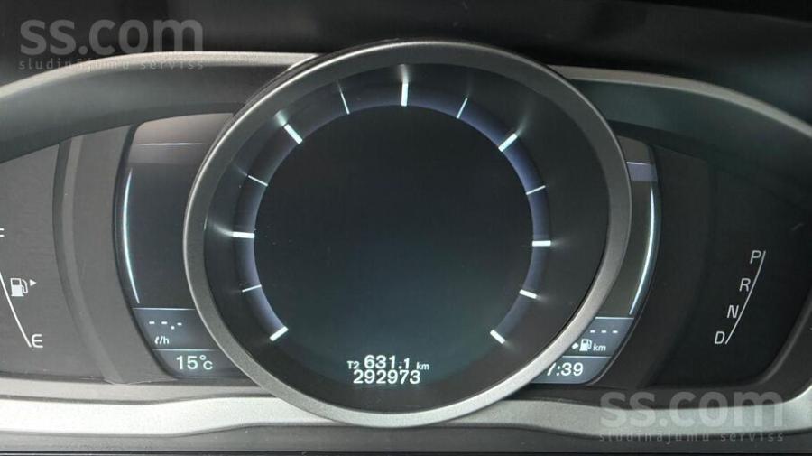 Blue Volvo XC60 2015 in Riga, with an engine capacity of 2.40 L and mileage of 293 thousand km for 13500 €, photo 5 on AUTOMOTO.COM.LV