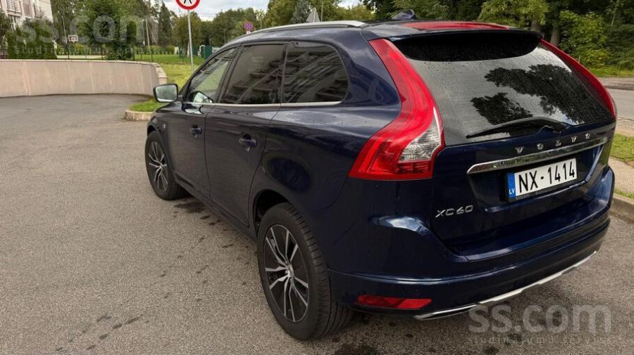 Blue Volvo XC60 2015 in Riga, with an engine capacity of 2.40 L and mileage of 293 thousand km for 13500 €, photo 6 on AUTOMOTO.COM.LV