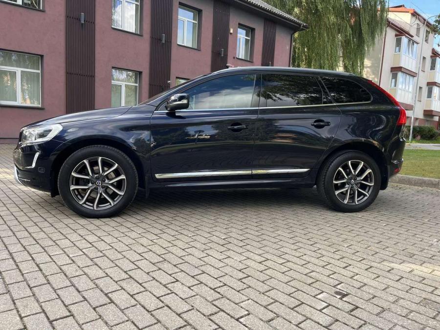 Blue Volvo XC60 2015 in Siauliai, with an engine capacity of 2.40 L and mileage of 250 thousand km for 14200 €, photo 1 on AUTOMOTO.COM.LV