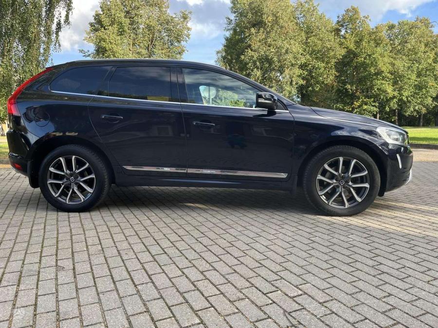 Blue Volvo XC60 2015 in Siauliai, with an engine capacity of 2.40 L and mileage of 250 thousand km for 14200 €, photo 5 on AUTOMOTO.COM.LV