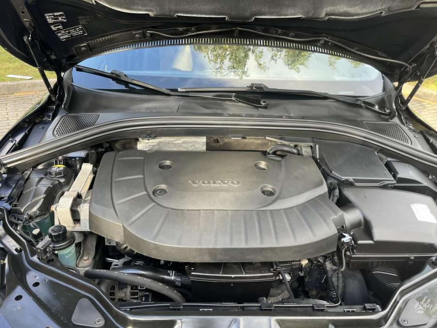 Blue Volvo XC60 2015 in Siauliai, with an engine capacity of 2.40 L and mileage of 250 thousand km for 14200 €, photo 12 on AUTOMOTO.COM.LV