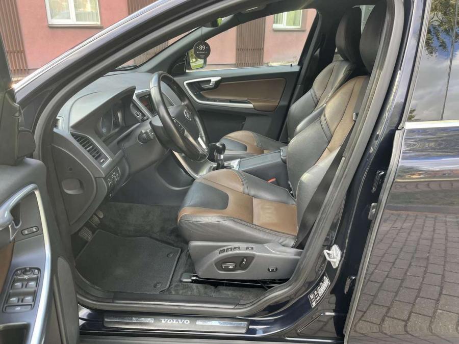 Blue Volvo XC60 2015 in Siauliai, with an engine capacity of 2.40 L and mileage of 250 thousand km for 14200 €, photo 14 on AUTOMOTO.COM.LV
