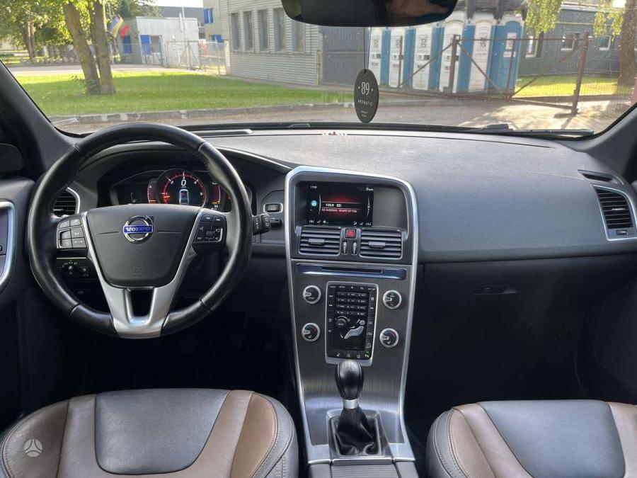 Blue Volvo XC60 2015 in Siauliai, with an engine capacity of 2.40 L and mileage of 250 thousand km for 14200 €, photo 19 on AUTOMOTO.COM.LV