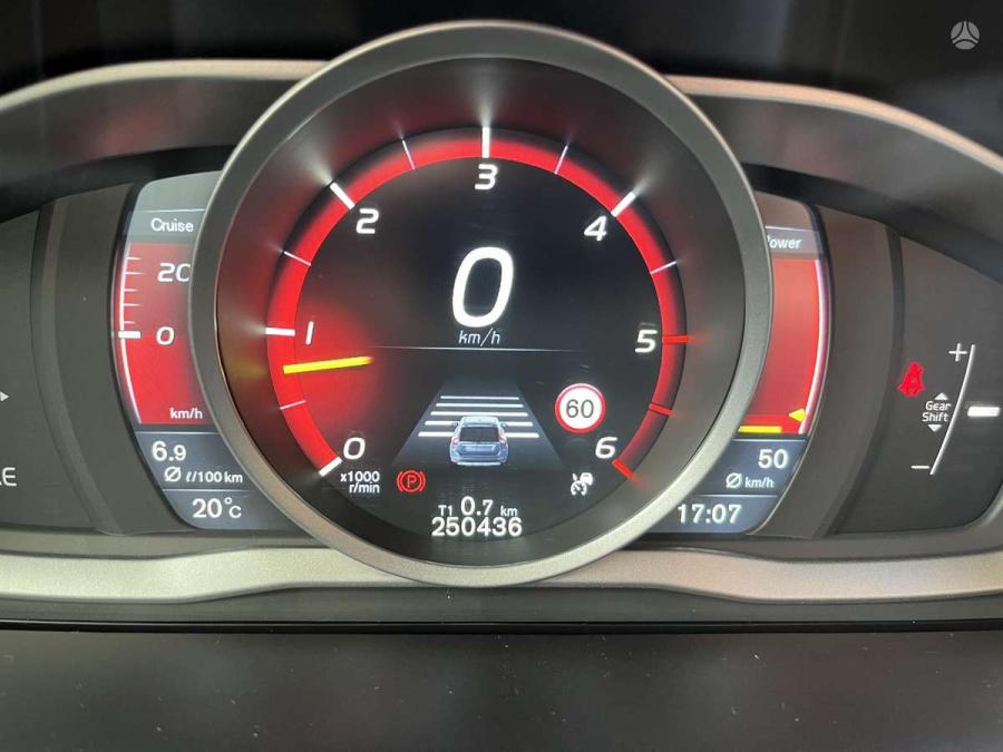 Blue Volvo XC60 2015 in Siauliai, with an engine capacity of 2.40 L and mileage of 250 thousand km for 14200 €, photo 21 on AUTOMOTO.COM.LV