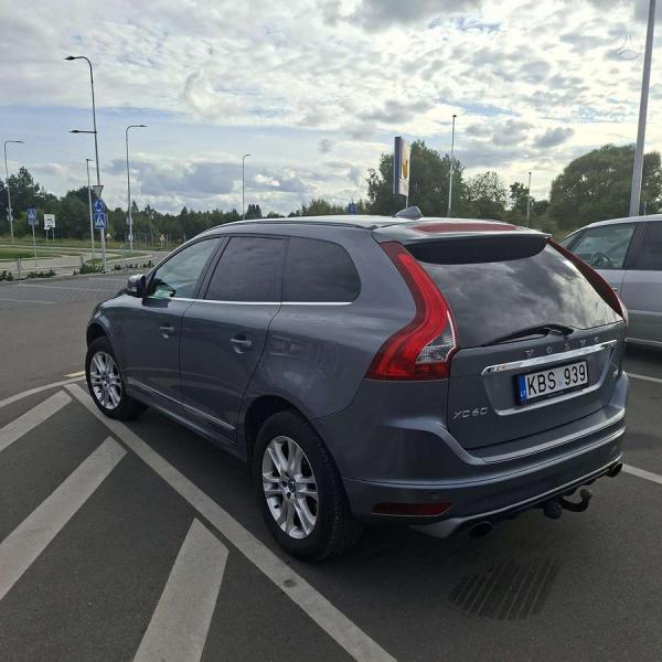 Zils Volvo XC60 2015 Viļņa, ar dzinēja tilpumu 1.97 L un nobraukumu 255 tūkst. km par 9500 €, foto 3 vietnē AUTOMOTO.COM.LV