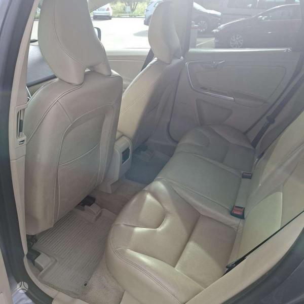 Zils Volvo XC60 2015 Viļņa, ar dzinēja tilpumu 1.97 L un nobraukumu 255 tūkst. km par 9500 €, foto 6 vietnē AUTOMOTO.COM.LV