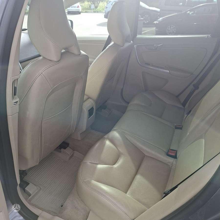 Zils Volvo XC60 2015 Viļņa, ar dzinēja tilpumu 1.97 L un nobraukumu 255 tūkst. km par 9500 €, foto 6 vietnē AUTOMOTO.COM.LV