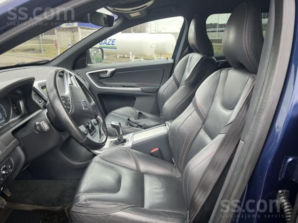 Blue Volvo XC60 2016 in Riga, with an engine capacity of 2.00 L and mileage of 230 thousand km for 13400 €, photo 5 on AUTOMOTO.COM.LV
