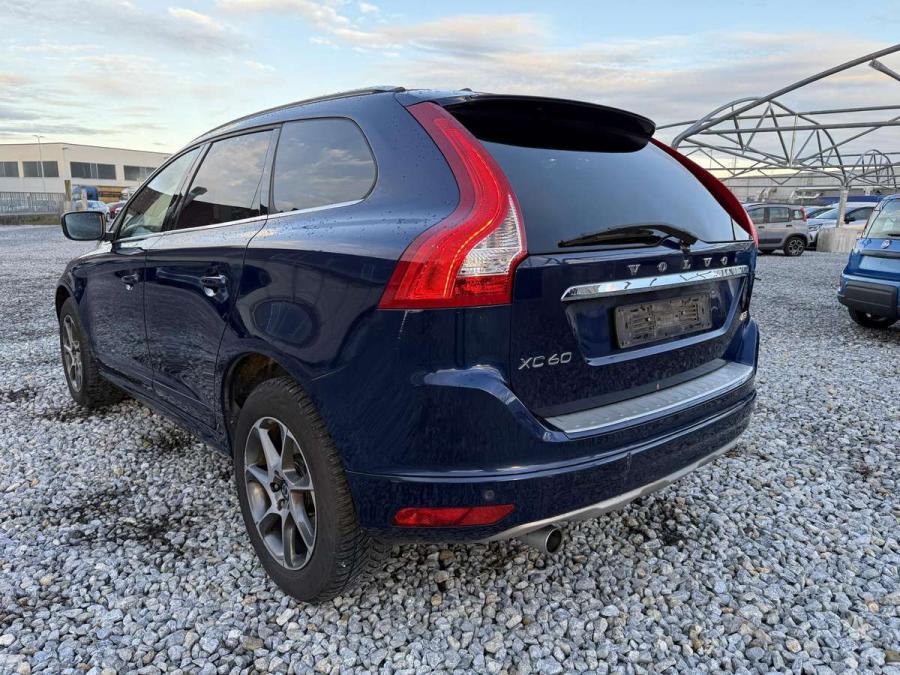 Blue Volvo XC60 2016 in Siauliai, with an engine capacity of 1.97 L and mileage of 191 thousand km for 11900 €, photo 4 on AUTOMOTO.COM.LV