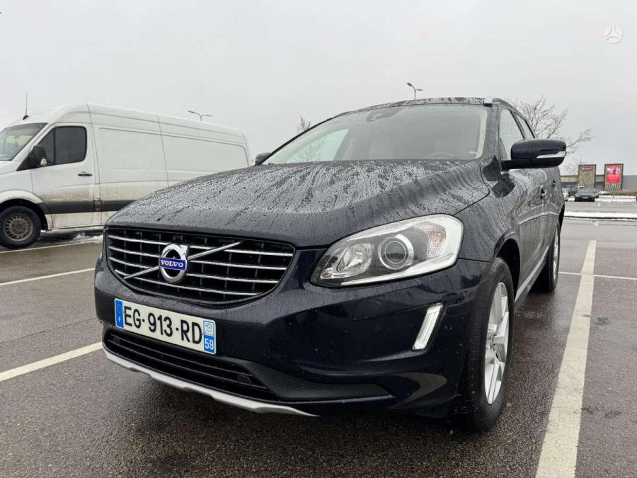 Blue Volvo XC60 2016 in Vilnius, with an engine capacity of 2.40 L and mileage of 256 thousand km for 13999 €, photo 1 on AUTOMOTO.COM.LV
