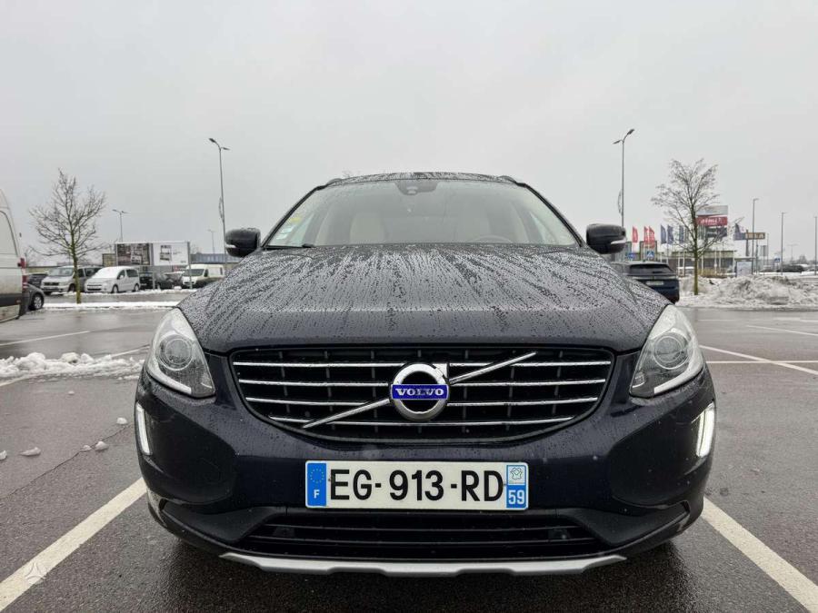 Blue Volvo XC60 2016 in Vilnius, with an engine capacity of 2.40 L and mileage of 256 thousand km for 13999 €, photo 2 on AUTOMOTO.COM.LV
