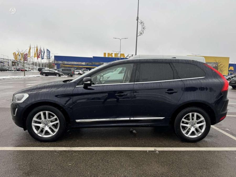 Blue Volvo XC60 2016 in Vilnius, with an engine capacity of 2.40 L and mileage of 256 thousand km for 13999 €, photo 5 on AUTOMOTO.COM.LV