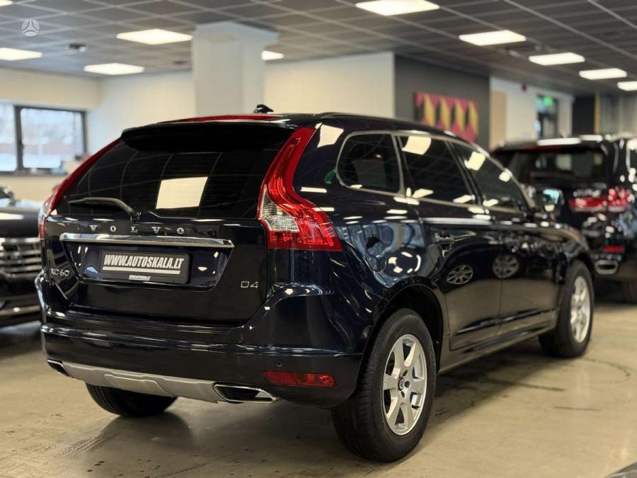 Blue Volvo XC60 2016 in Klaipeda, with an engine capacity of 1.97 L and mileage of 239 thousand km for 13900 €, photo 3 on AUTOMOTO.COM.LV