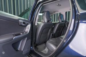 Blue Volvo XC60 2016 in Marijampole, with an engine capacity of 2.40 L and mileage of 118 thousand km for 15450 €, photo 20 on AUTOMOTO.COM.LV