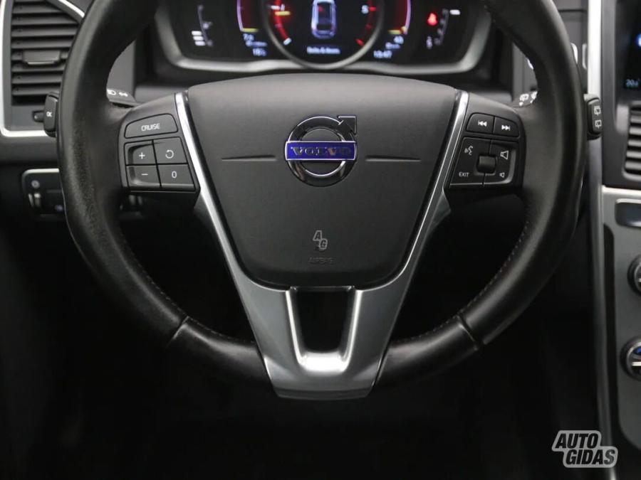 Blue Volvo XC60 2016 in Vilnius, with an engine capacity of 2.00 L and mileage of 123 thousand km for 18899 €, photo 18 on AUTOMOTO.COM.LV