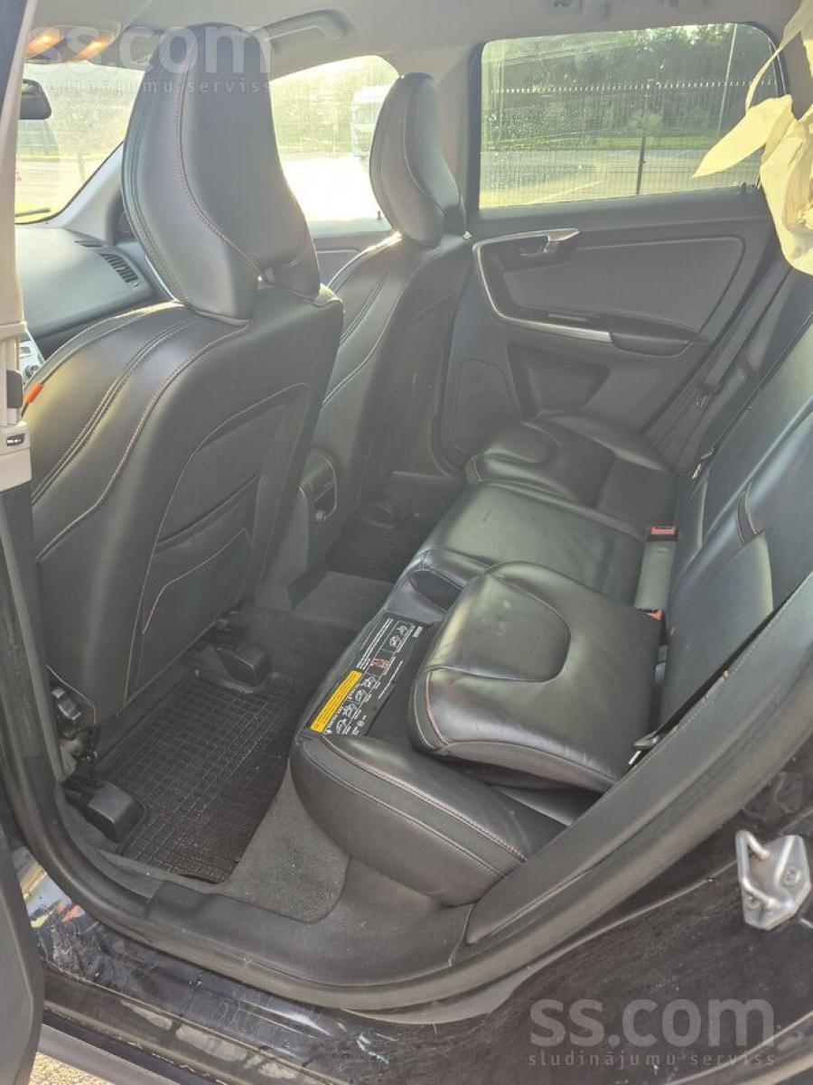 Zils Volvo XC60 2016 Rīga, ar dzinēja tilpumu 2.00 L un nobraukumu 180 tūkst. km par 14000 €, foto 14 vietnē AUTOMOTO.COM.LV