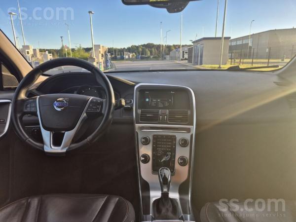 Blue Volvo XC60 2016 in Riga, with an engine capacity of 2.00 L and mileage of 180 thousand km for 13700 €, photo 9 on AUTOMOTO.COM.LV