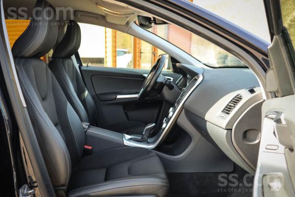 Zils Volvo XC60 2016 Tukums, ar dzinēja tilpumu 2.00 L un nobraukumu 250 tūkst. km par 12990 €, foto 9 vietnē AUTOMOTO.COM.LV