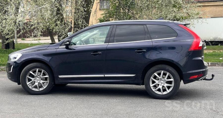 Blue Volvo XC60 2016 in Riga, with an engine capacity of 2.40 L and mileage of 222 thousand km for 19000 €, photo 3 on AUTOMOTO.COM.LV