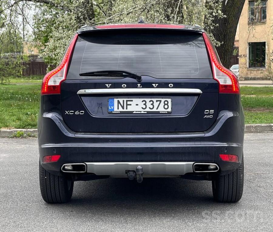Blue Volvo XC60 2016 in Riga, with an engine capacity of 2.40 L and mileage of 222 thousand km for 19000 €, photo 4 on AUTOMOTO.COM.LV