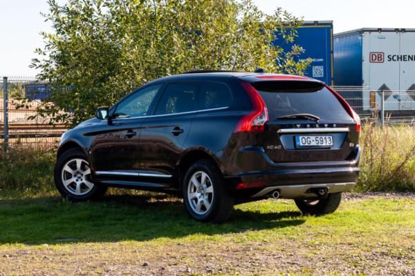 Blue Volvo XC60 2016 in Riga, with an engine capacity of 2.00 L and mileage of 160 thousand km for 13995 €, photo 7 on AUTOMOTO.COM.LV