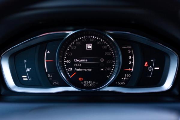 Blue Volvo XC60 2016 in Riga, with an engine capacity of 2.00 L and mileage of 160 thousand km for 13995 €, photo 9 on AUTOMOTO.COM.LV