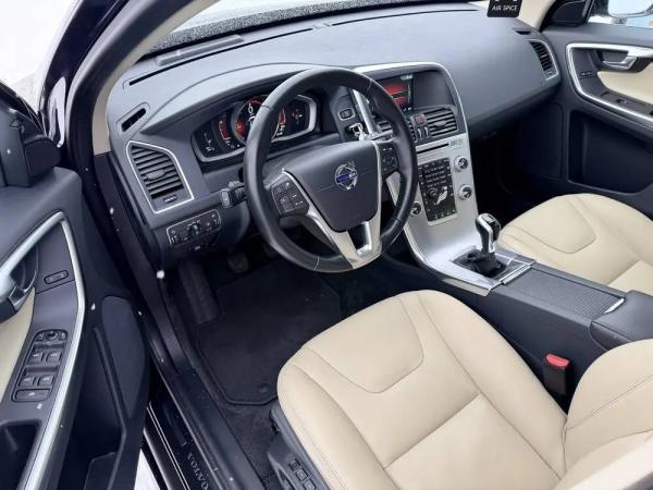 Zils Volvo XC60 2016 Rīga, ar dzinēja tilpumu 2.00 L un nobraukumu 166 tūkst. km par 13995 €, foto 10 vietnē AUTOMOTO.COM.LV