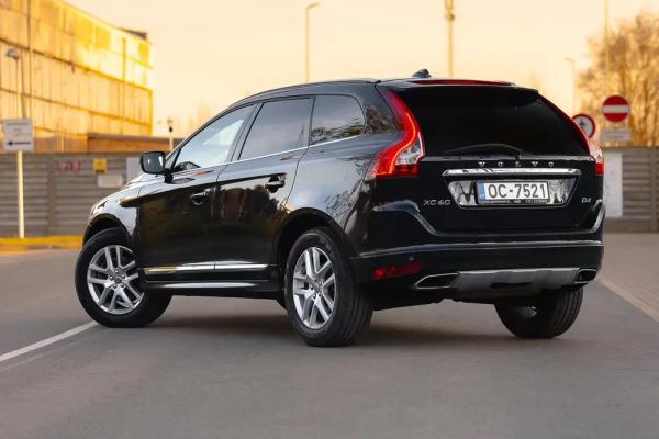 Zils Volvo XC60 2016 Jelgava, ar dzinēja tilpumu 2.00 L un nobraukumu 266 tūkst. km par 10000 €, foto 4 vietnē AUTOMOTO.COM.LV