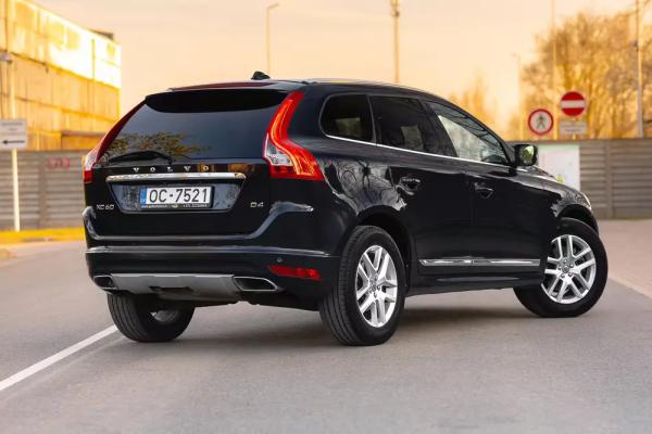 Zils Volvo XC60 2016 Jelgava, ar dzinēja tilpumu 2.00 L un nobraukumu 266 tūkst. km par 10000 €, foto 5 vietnē AUTOMOTO.COM.LV