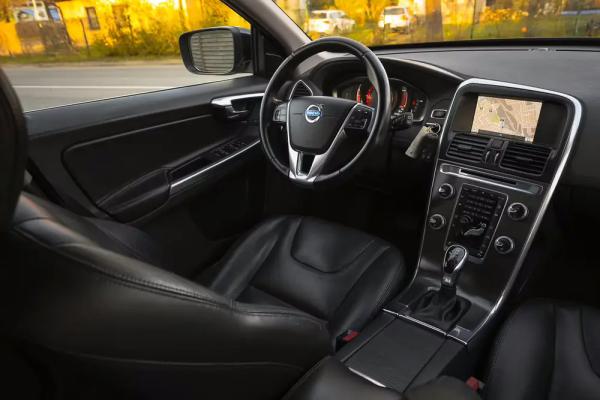 Zils Volvo XC60 2016 Jelgava, ar dzinēja tilpumu 2.00 L un nobraukumu 266 tūkst. km par 10000 €, foto 7 vietnē AUTOMOTO.COM.LV