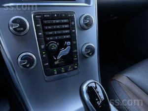 Zils Volvo XC60 2016 Rīga, ar dzinēja tilpumu 2.00 L un nobraukumu 285 tūkst. km par 12990 €, foto 11 vietnē AUTOMOTO.COM.LV