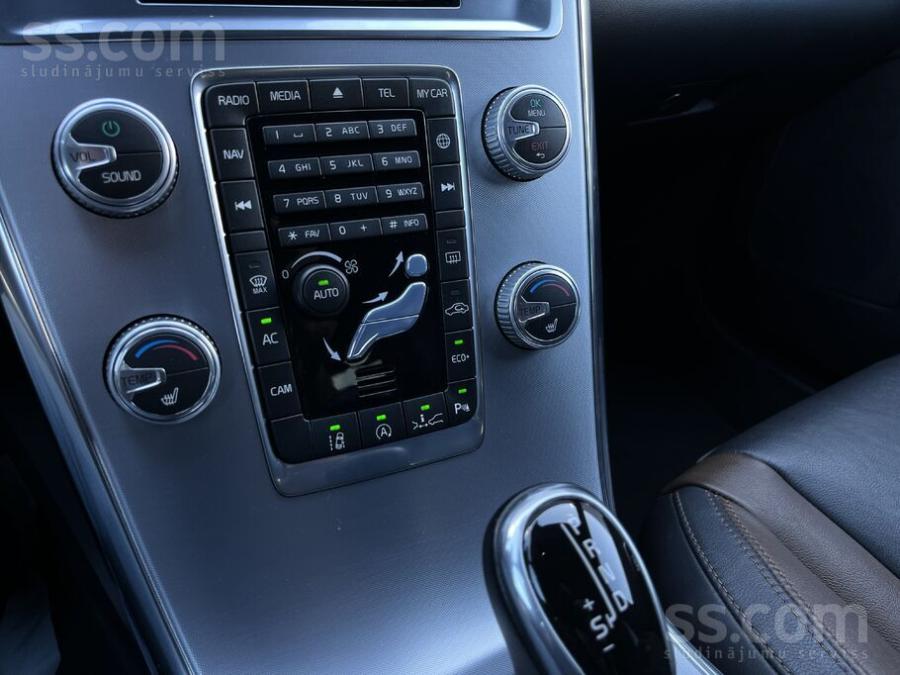 Zils Volvo XC60 2016 Rīga, ar dzinēja tilpumu 2.00 L un nobraukumu 285 tūkst. km par 12990 €, foto 11 vietnē AUTOMOTO.COM.LV