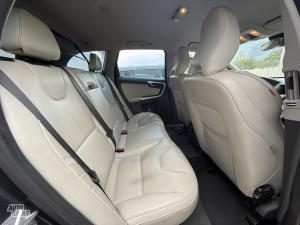 Blue Volvo XC60 2016 in Utena, with an engine capacity of 2.00 L and mileage of 211 thousand km for 12400 €, photo 11 on AUTOMOTO.COM.LV