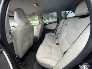Blue Volvo XC60 2016 in Utena, with an engine capacity of 2.00 L and mileage of 211 thousand km for 12400 €, photo 12 on AUTOMOTO.COM.LV