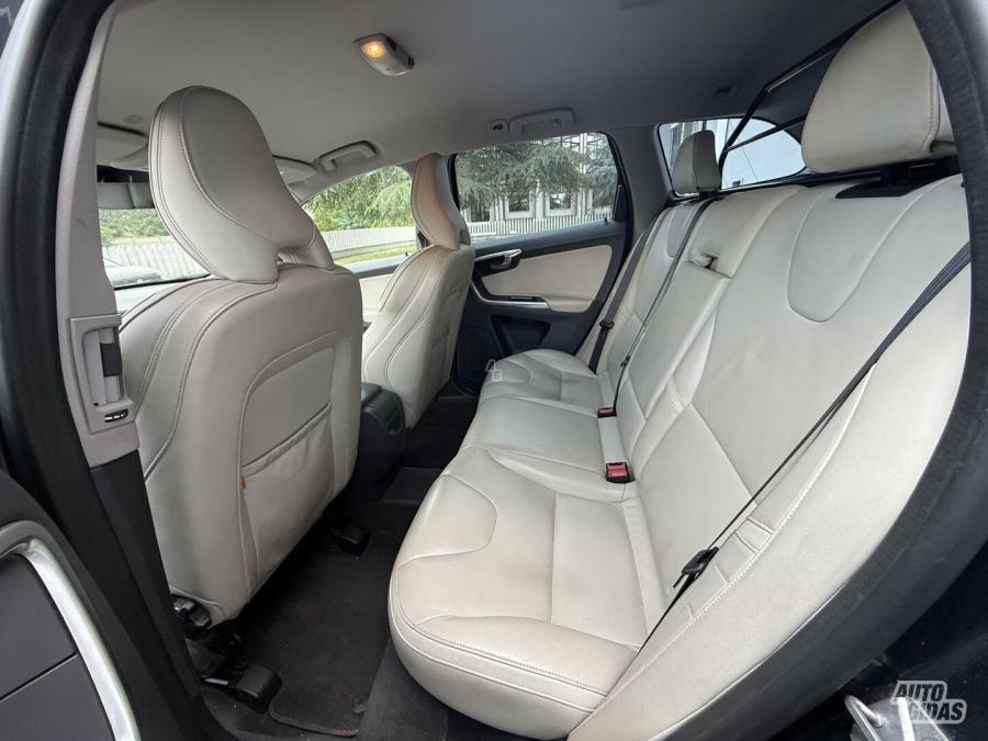 Blue Volvo XC60 2016 in Utena, with an engine capacity of 2.00 L and mileage of 211 thousand km for 12400 €, photo 12 on AUTOMOTO.COM.LV