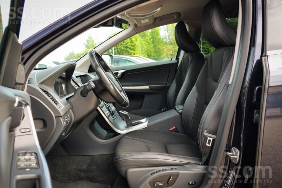 Zils Volvo XC60 2016 Tukums, ar dzinēja tilpumu 2.00 L un nobraukumu 250 tūkst. km par 12190 €, foto 7 vietnē AUTOMOTO.COM.LV