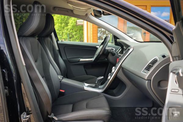 Blue Volvo XC60 2016 in Tukums, with an engine capacity of 2.00 L and mileage of 250 thousand km for 12190 €, photo 9 on AUTOMOTO.COM.LV