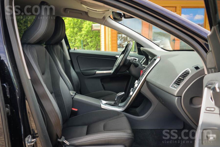 Zils Volvo XC60 2016 Tukums, ar dzinēja tilpumu 2.00 L un nobraukumu 250 tūkst. km par 12190 €, foto 10 vietnē AUTOMOTO.COM.LV