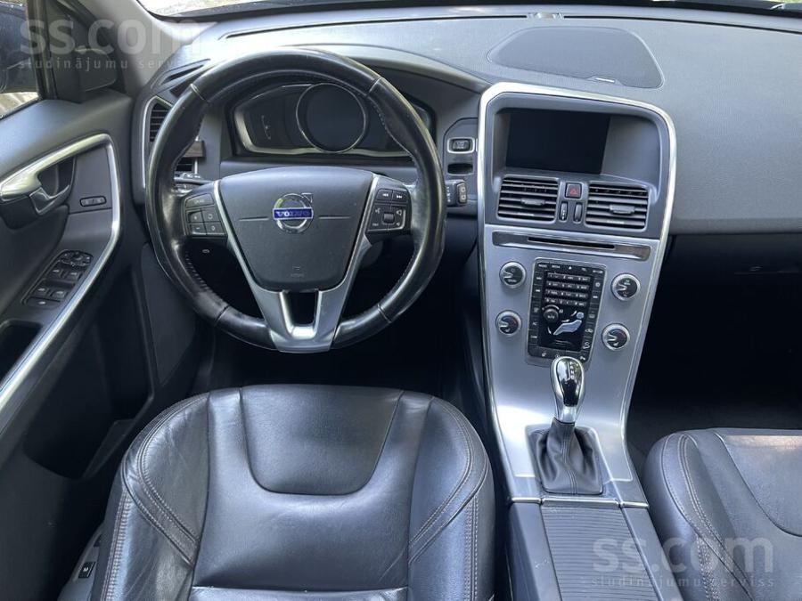 Zils Volvo XC60 2016 Rīga, ar dzinēja tilpumu 2.40 L un nobraukumu 222 tūkst. km par 12790 €, foto 10 vietnē AUTOMOTO.COM.LV