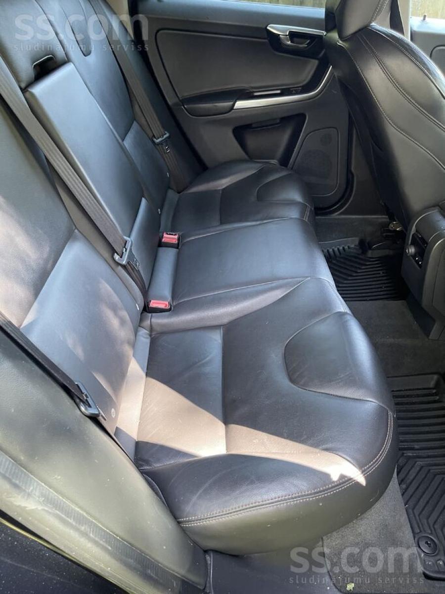 Zils Volvo XC60 2016 Rīga, ar dzinēja tilpumu 2.40 L un nobraukumu 222 tūkst. km par 12790 €, foto 11 vietnē AUTOMOTO.COM.LV