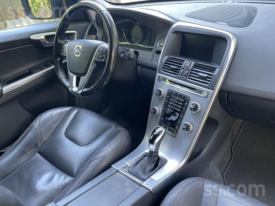 Zils Volvo XC60 2016 Rīga, ar dzinēja tilpumu 2.40 L un nobraukumu 222 tūkst. km par 12790 €, foto 14 vietnē AUTOMOTO.COM.LV