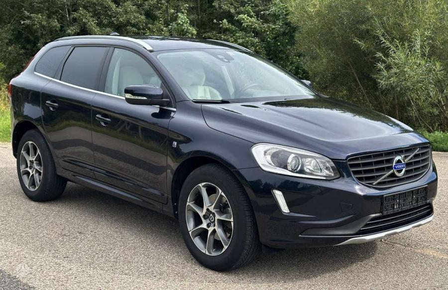 Blue Volvo XC60 2016 in Utena, with an engine capacity of 2.40 L and mileage of 219 thousand km for 13800 €, photo 3 on AUTOMOTO.COM.LV