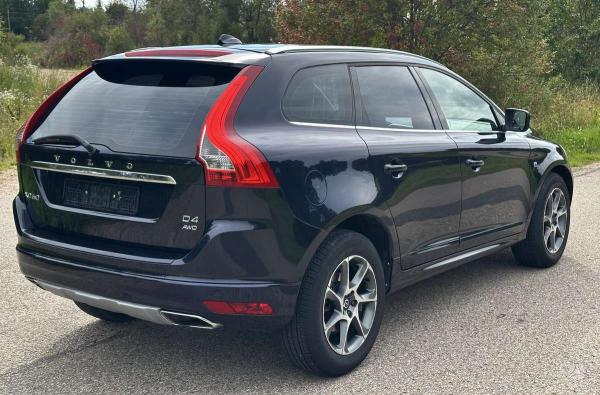 Blue Volvo XC60 2016 in Utena, with an engine capacity of 2.40 L and mileage of 219 thousand km for 13800 €, photo 4 on AUTOMOTO.COM.LV