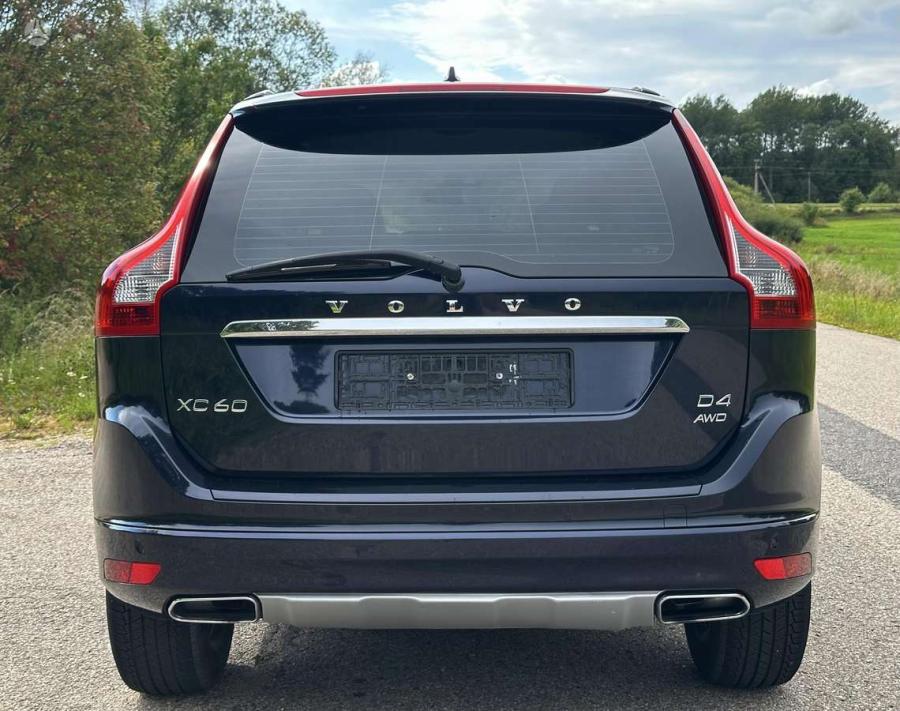Blue Volvo XC60 2016 in Utena, with an engine capacity of 2.40 L and mileage of 219 thousand km for 13800 €, photo 6 on AUTOMOTO.COM.LV
