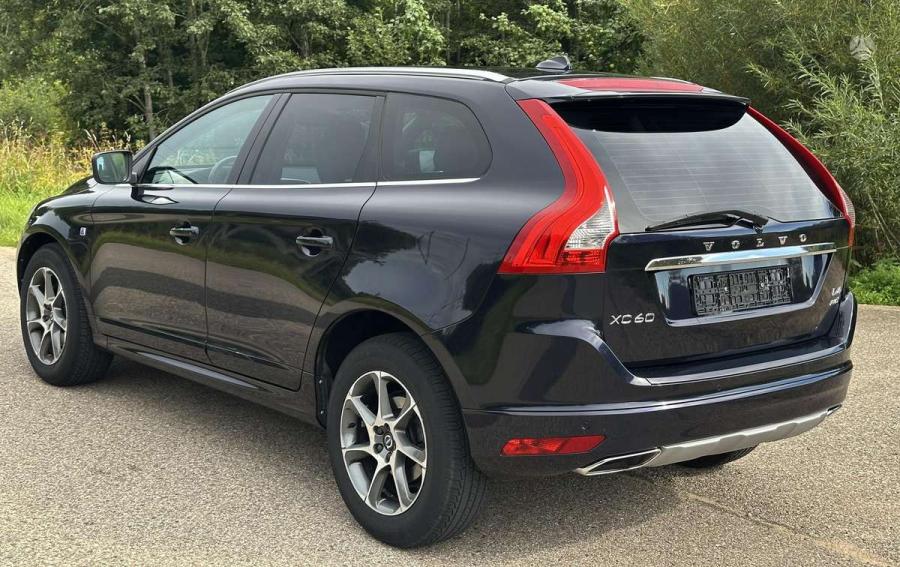 Blue Volvo XC60 2016 in Utena, with an engine capacity of 2.40 L and mileage of 219 thousand km for 13800 €, photo 7 on AUTOMOTO.COM.LV