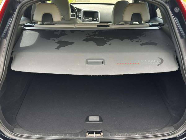 Blue Volvo XC60 2016 in Utena, with an engine capacity of 2.40 L and mileage of 219 thousand km for 13800 €, photo 8 on AUTOMOTO.COM.LV