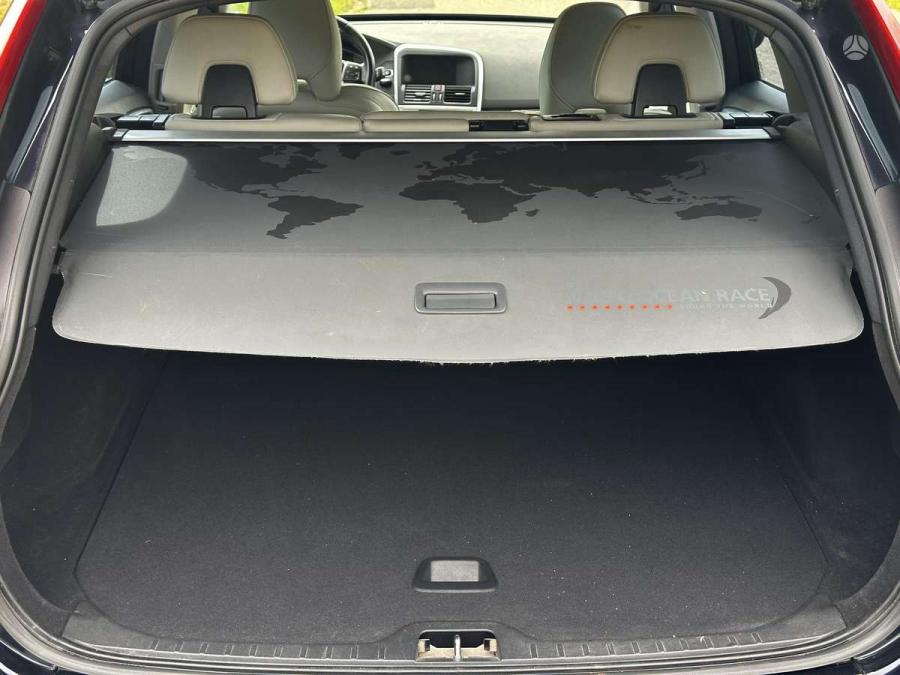 Blue Volvo XC60 2016 in Utena, with an engine capacity of 2.40 L and mileage of 219 thousand km for 13800 €, photo 9 on AUTOMOTO.COM.LV