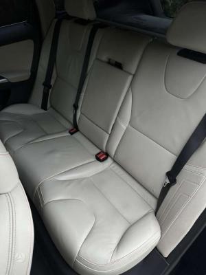 Blue Volvo XC60 2016 in Utena, with an engine capacity of 2.40 L and mileage of 219 thousand km for 13800 €, photo 10 on AUTOMOTO.COM.LV