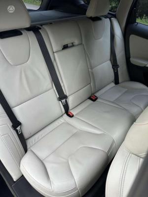 Blue Volvo XC60 2016 in Utena, with an engine capacity of 2.40 L and mileage of 219 thousand km for 13800 €, photo 11 on AUTOMOTO.COM.LV