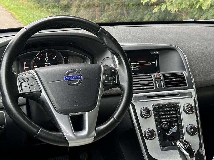 Blue Volvo XC60 2016 in Utena, with an engine capacity of 2.40 L and mileage of 219 thousand km for 13800 €, photo 17 on AUTOMOTO.COM.LV